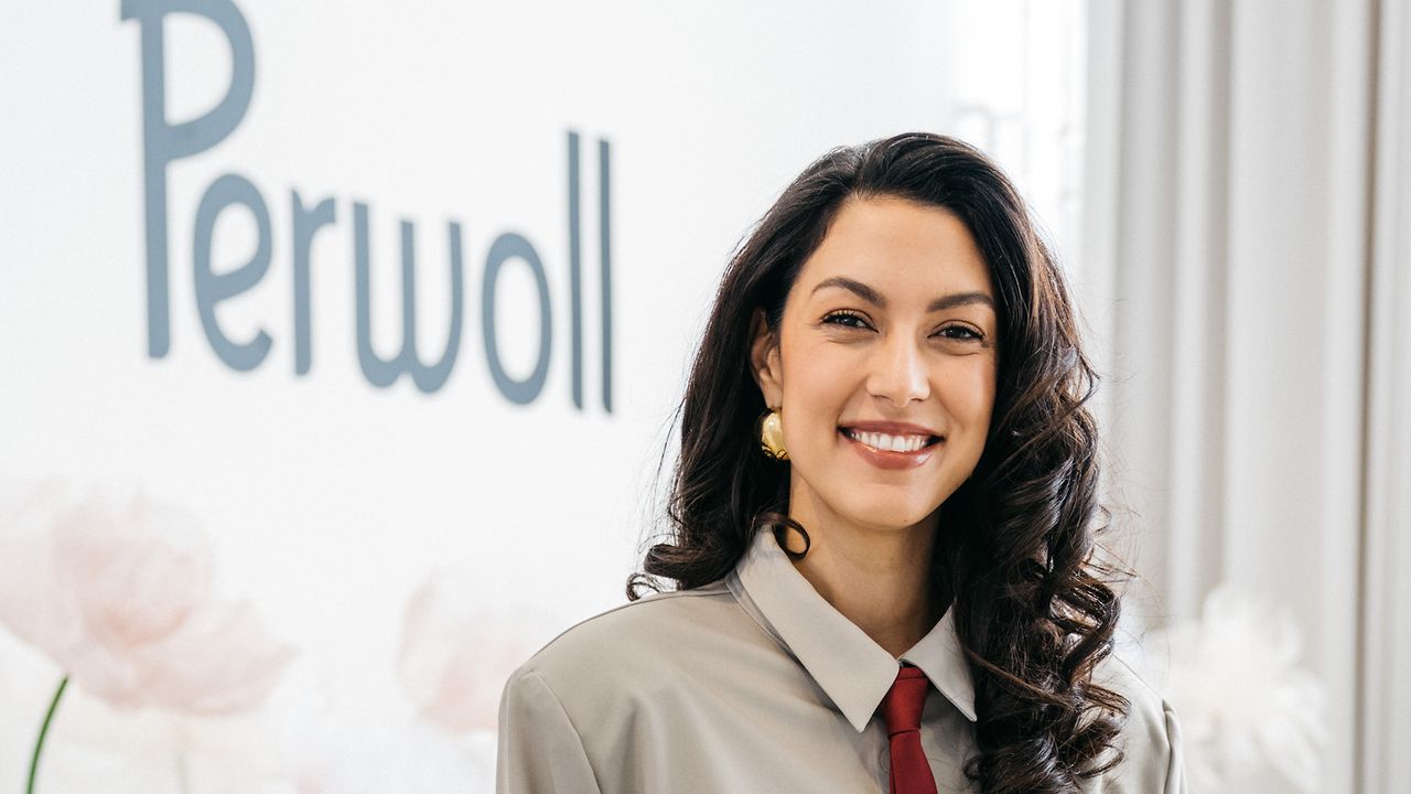 Perwoll verkündet stolz die weitere Partnerschaft mit Rebecca Mir